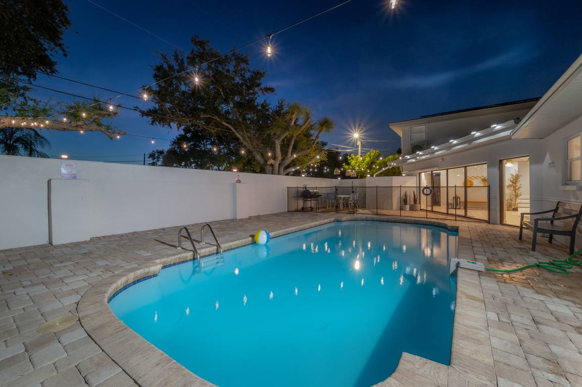297 M² House ∙ 4 Bedrooms ∙ 18 Guests - Indian Rocks Beach, FL