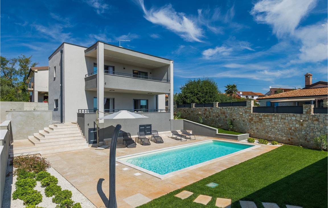 132 M² House ∙ 2 Bedrooms ∙ 4 Guests - Novigrad