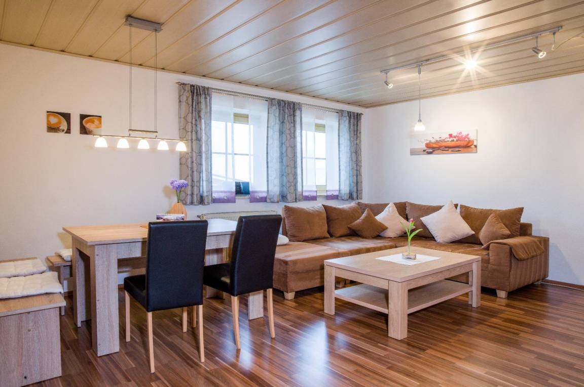 70 M² Ferienwohnung ∙ 1 Schlafzimmer ∙ 2 Gäste - Mauth