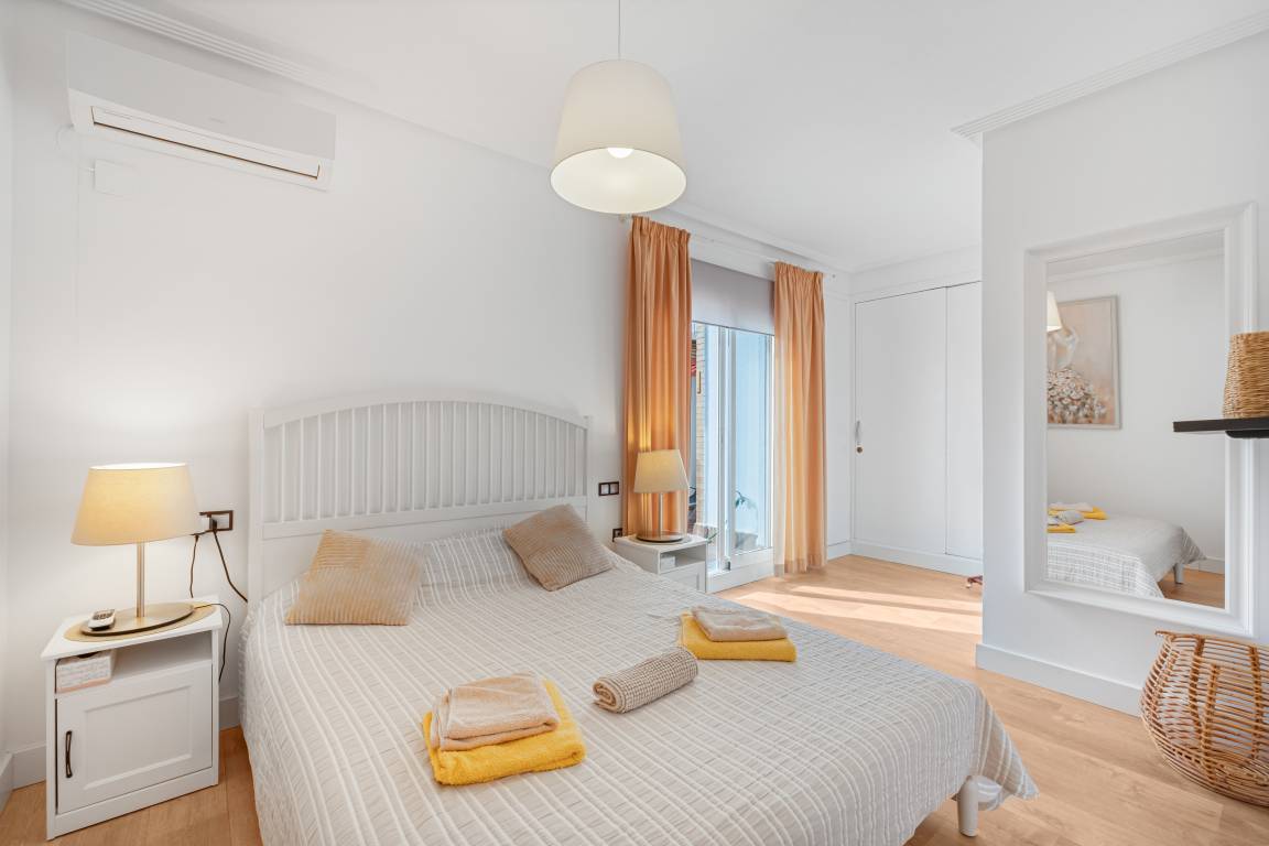 99 M² Apartamento ∙ 3 Habitaciones ∙ 5 Huéspedes - Torrevieja