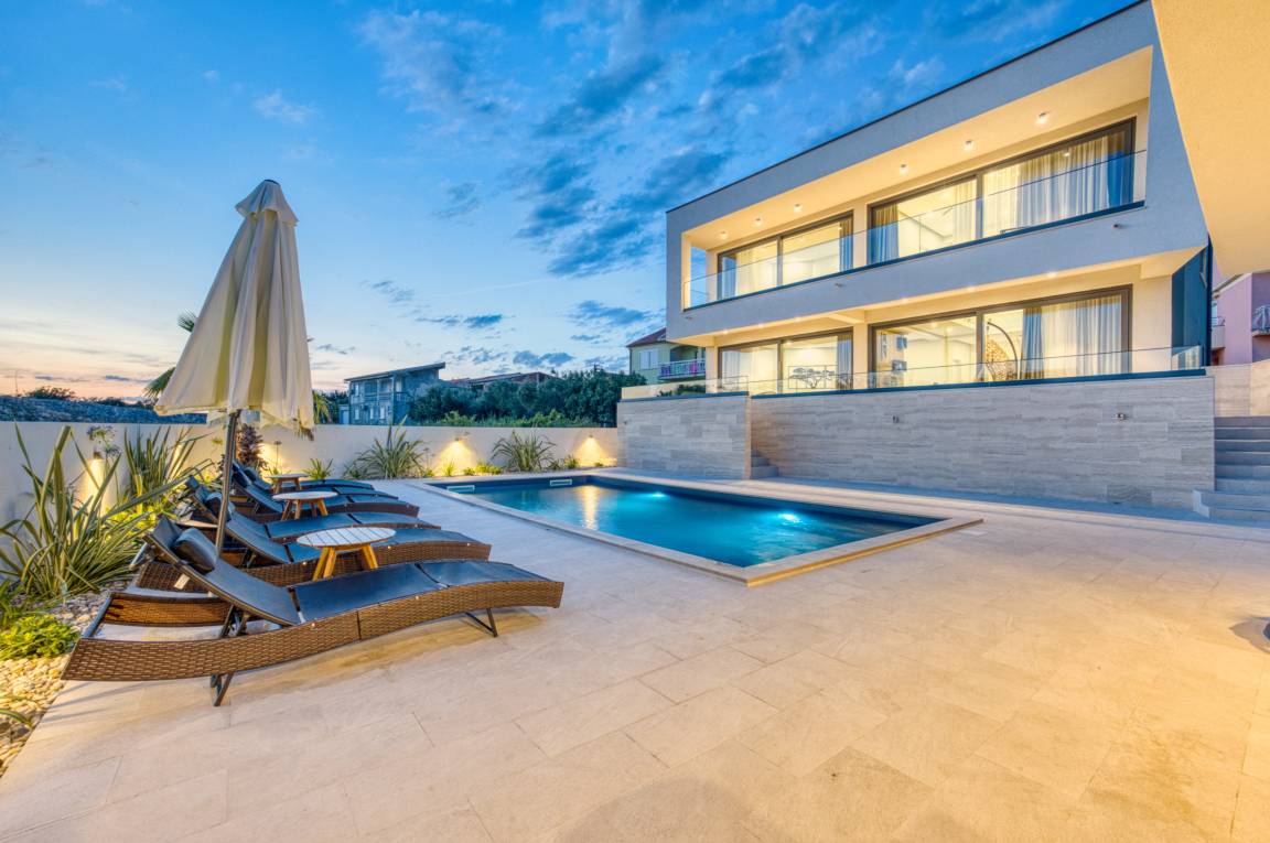 220 M² Villa ∙ 4 Schlafzimmer ∙ 8 Gäste - Bibinje