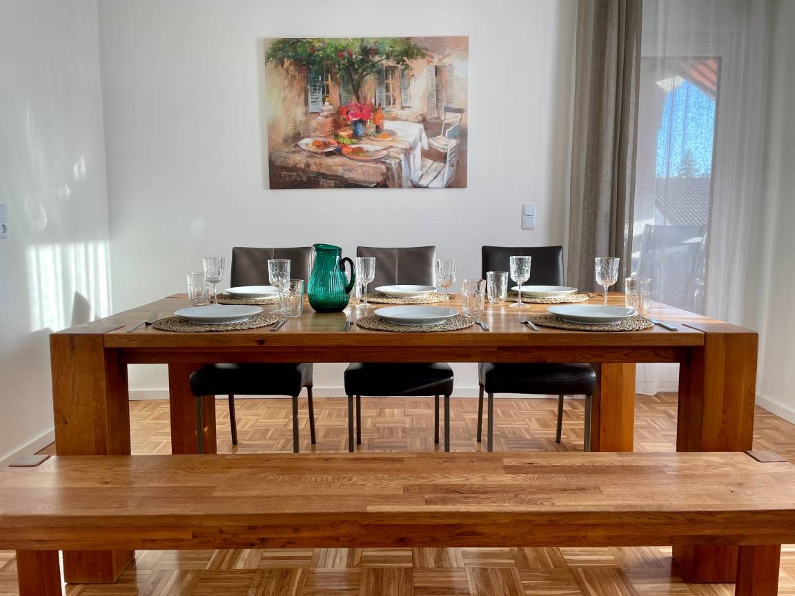 90 M² Ferienwohnung ∙ 2 Schlafzimmer ∙ 6 Gäste - Meckenbeuren