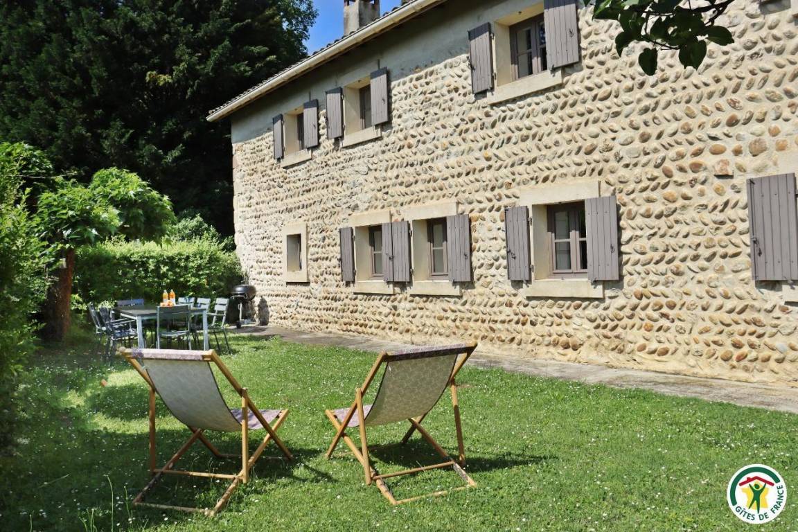 140 M² Gîte ∙ 3 Bedrooms ∙ 6 Guests - Chantemerle