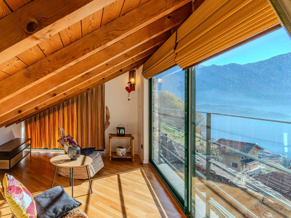 160 M² Ferienhaus ∙ 1 Schlafzimmer ∙ 6 Gäste - Domaso