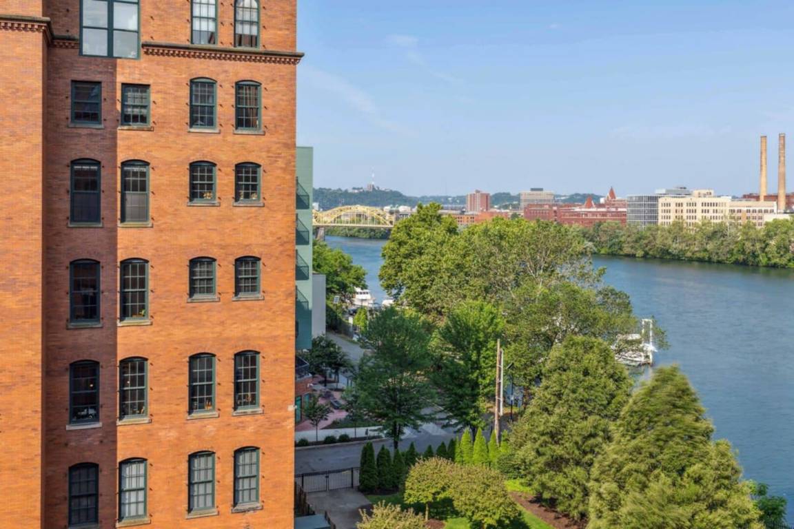 140 M² Apartment ∙ 2 Bedrooms ∙ 6 Guests - Pittsburgh, PA