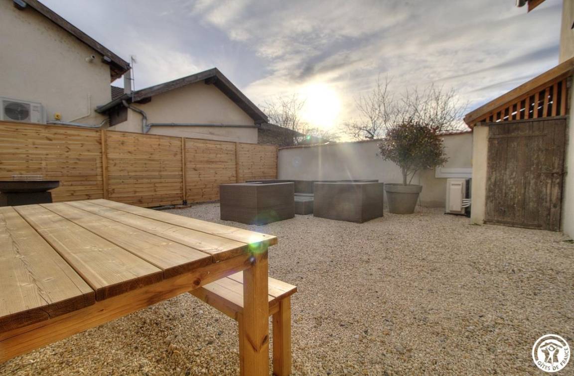 110 M² Gîte ∙ 3 Chambres ∙ 10 Personnes - Vonnas