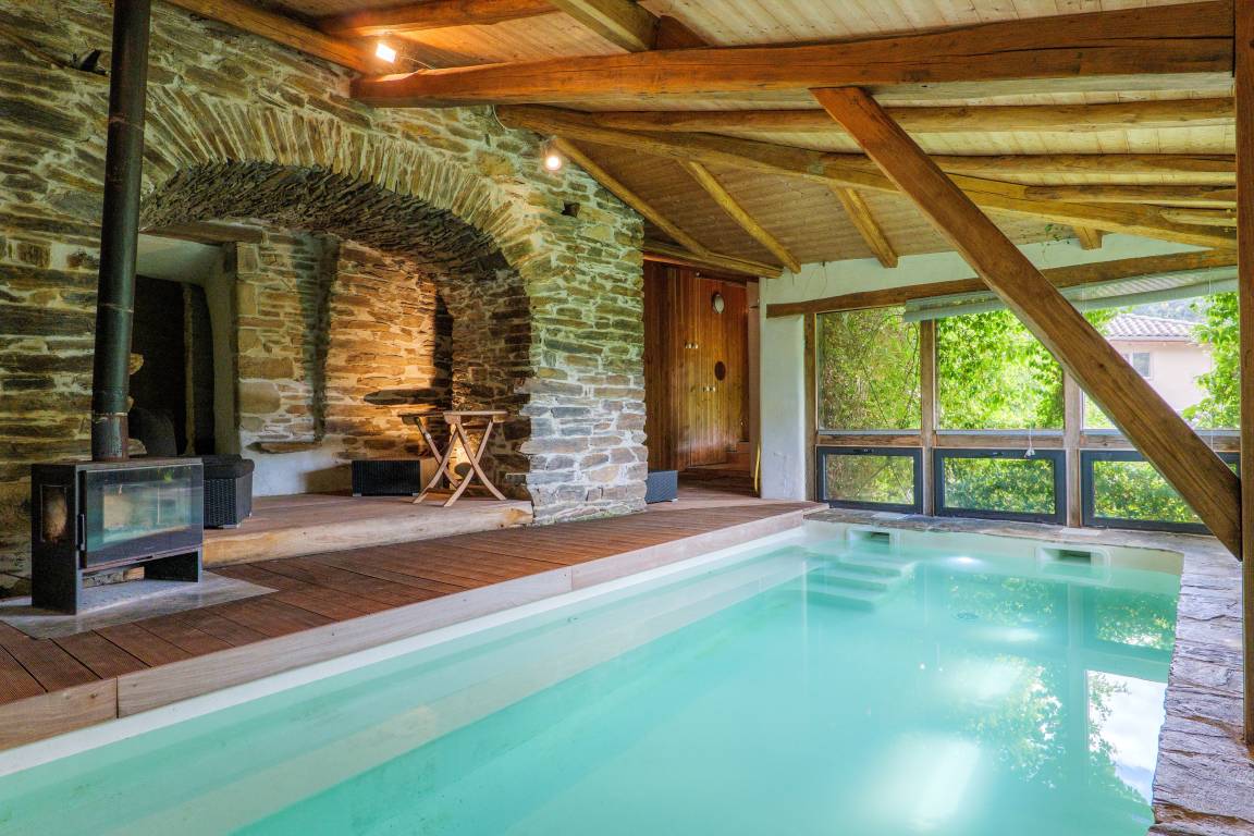 190 M² Maison De Vacances ∙ 6 Chambres ∙ 14 Personnes - Joyeuse