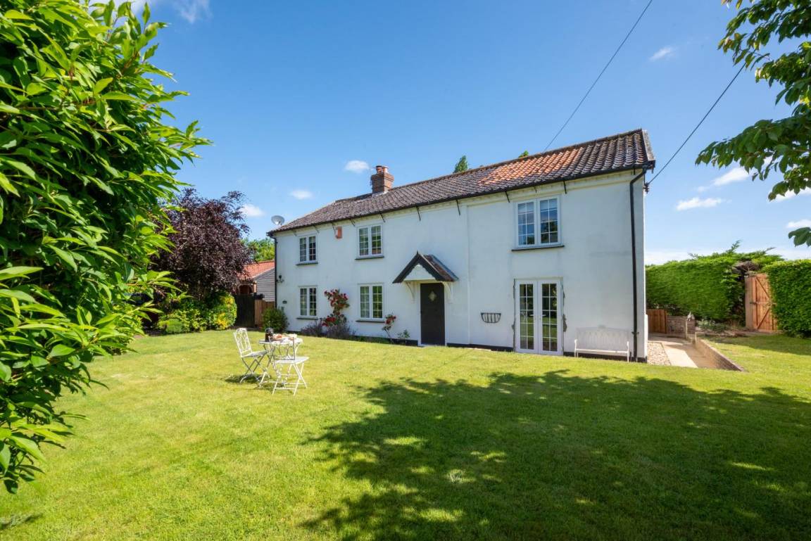 Cottage ∙ 4 Bedrooms ∙ 8 Guests - Wroxham