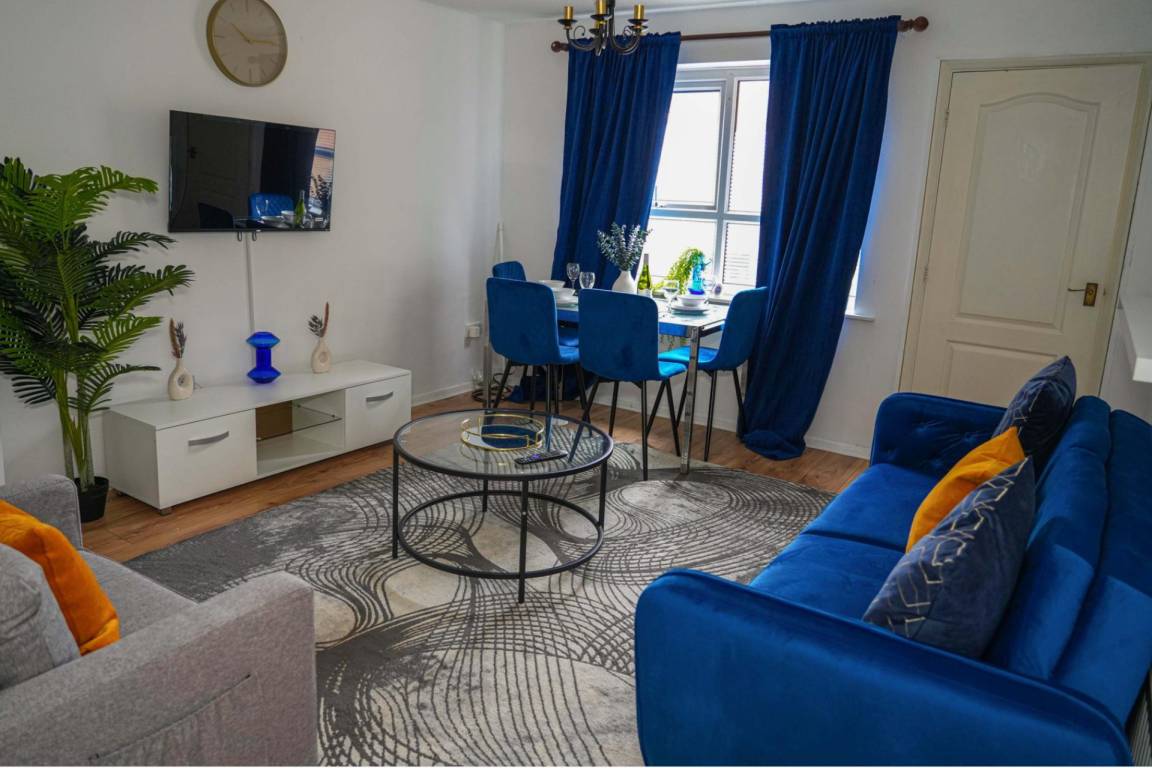 80 M² House ∙ 2 Bedrooms ∙ 4 Guests - Milton Keynes