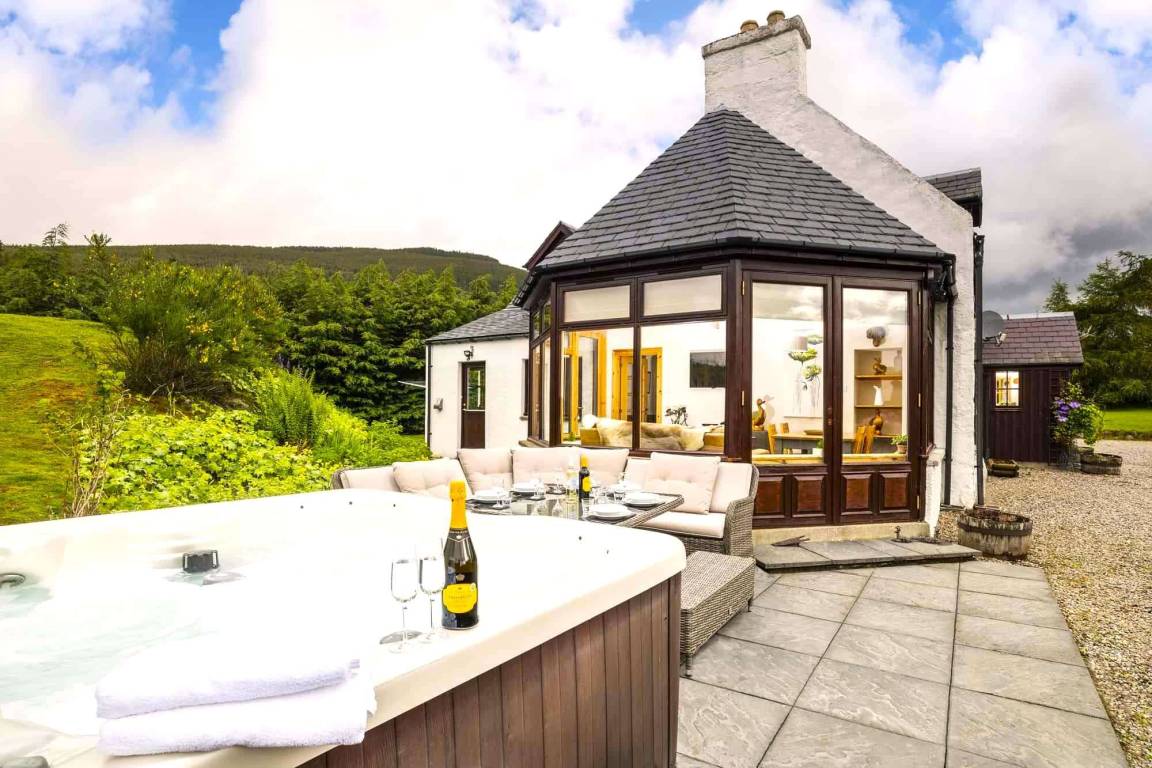 Cottage ∙ 4 Bedrooms ∙ 10 Guests - Boat of Garten