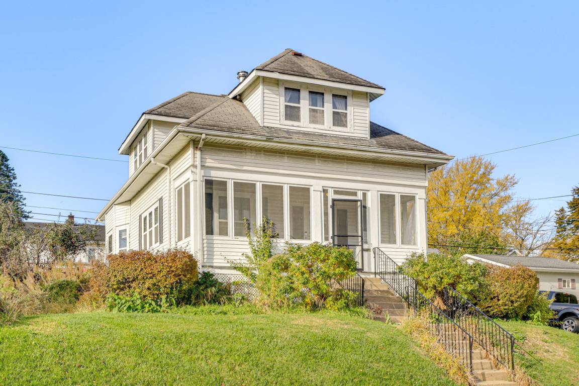 213 M² House ∙ 4 Bedrooms ∙ 9 Guests - Dubuque, IA