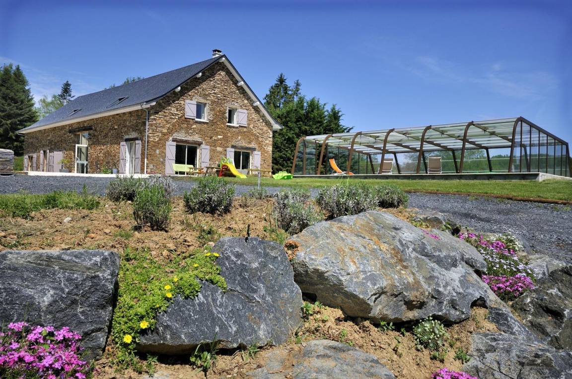 300 M² Gîte ∙ 9 Chambres ∙ 18 Personnes - Uzerche
