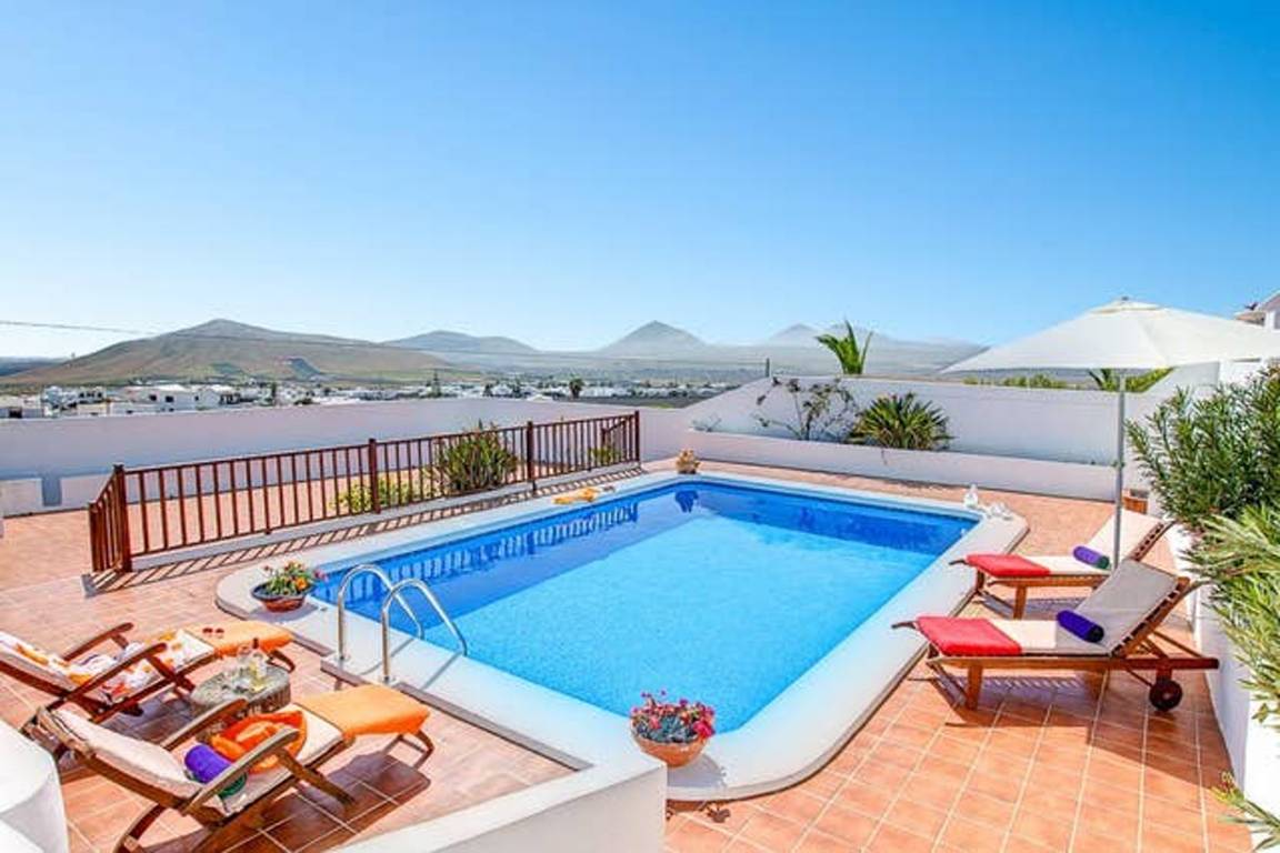200 M² Villa ∙ 3 Bedrooms ∙ 6 Guests - Teguise