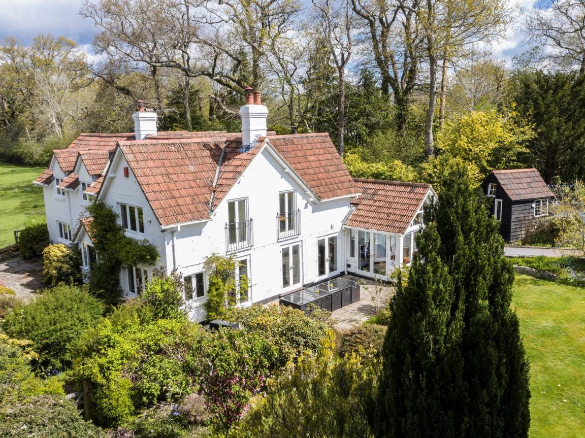 Cottage ∙ 5 Bedrooms ∙ 12 Guests - Ringwood