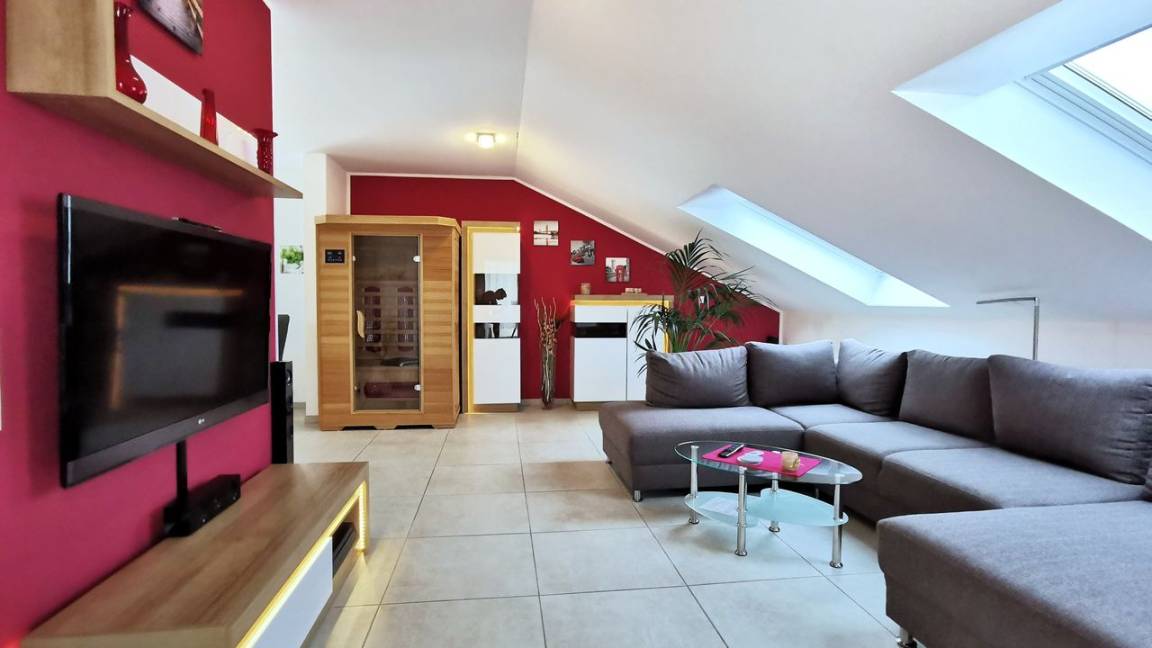 77 M² Ferienwohnung ∙ 1 Schlafzimmer ∙ 3 Gäste - Leipzig