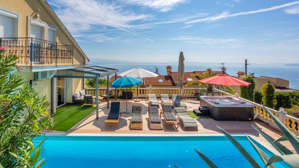 320 M² Villa ∙ 4 Chambres ∙ 8 Personnes - Opatija