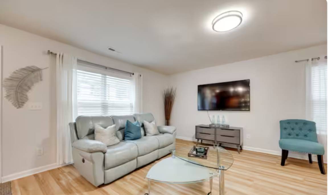 140 M² House ∙ 3 Bedrooms ∙ 6 Guests - Charlotte, NC