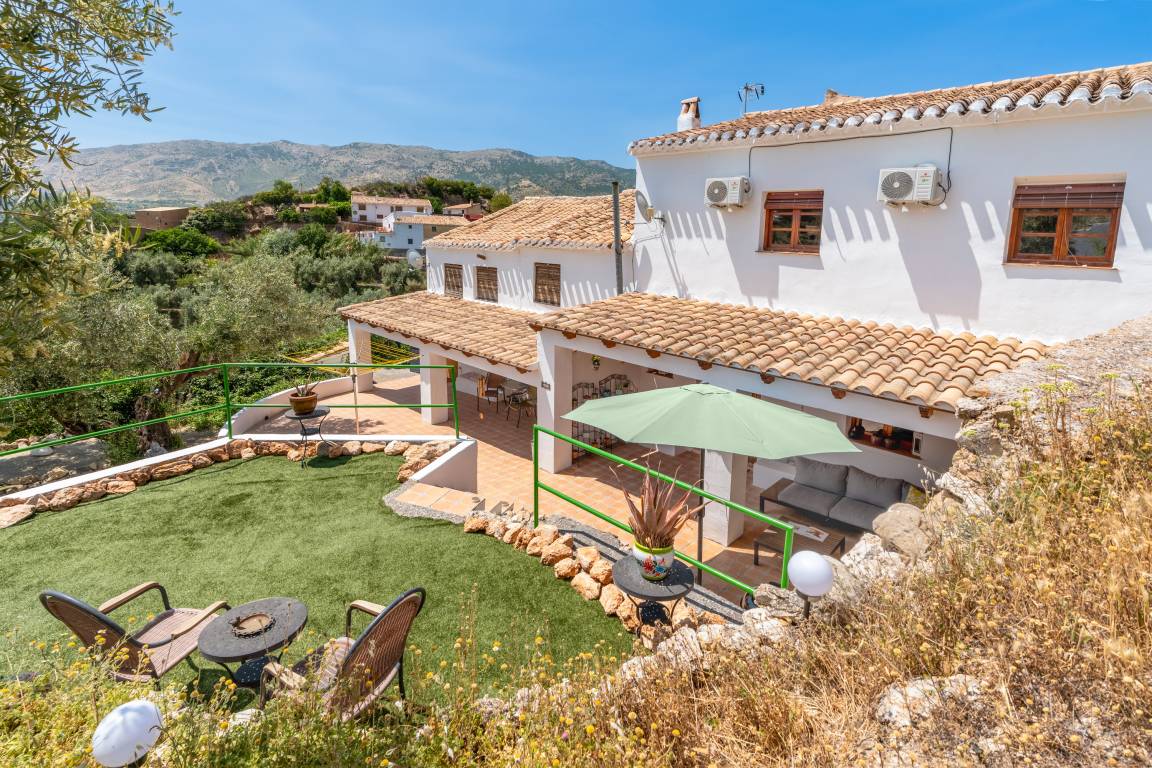 130 M² House ∙ 4 Bedrooms ∙ 8 Guests - Castril
