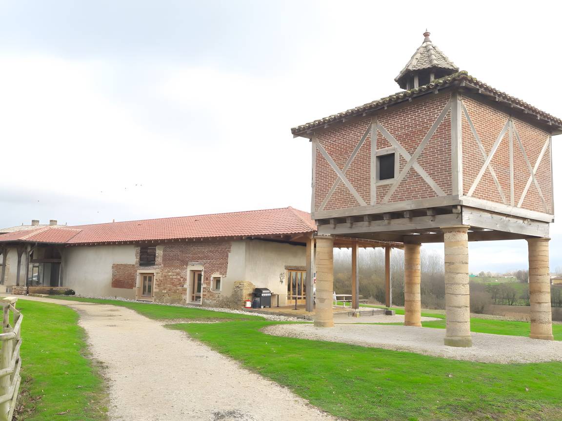 250 M² Ferienhaus ∙ 5 Schlafzimmer ∙ 25 Gäste - Mâcon