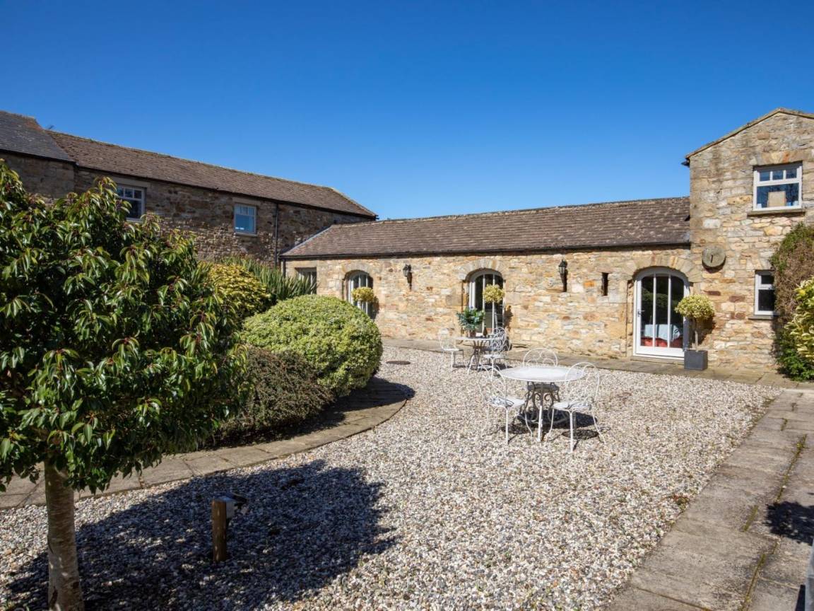 Cottage ∙ 4 Bedrooms ∙ 8 Guests - Darlington