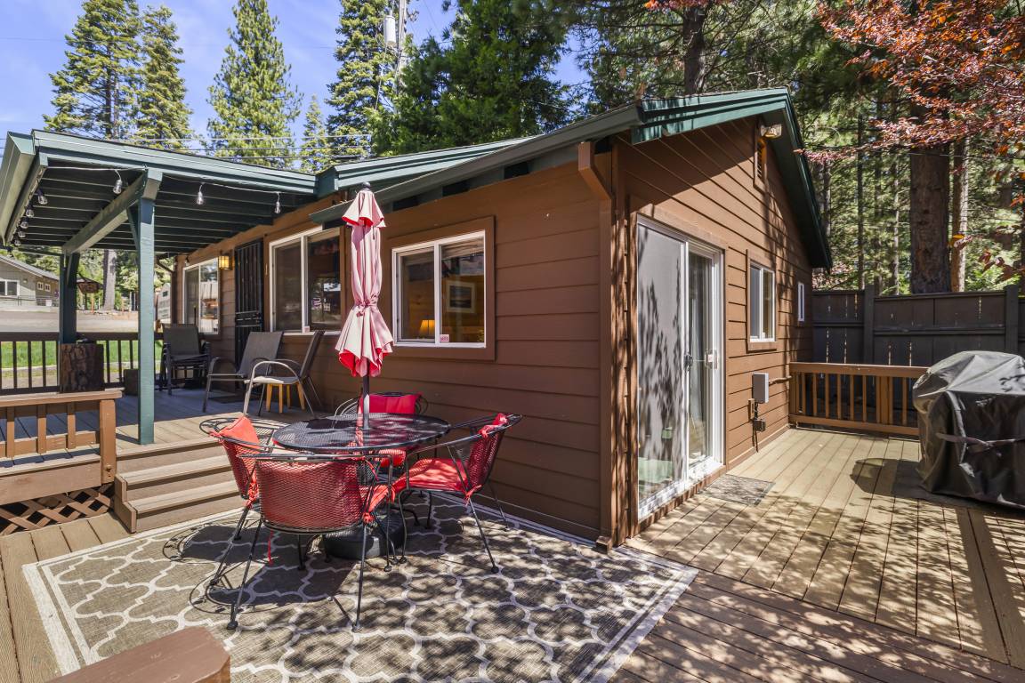 60 M² Cabin ∙ 2 Bedrooms ∙ 6 Guests - Lake Almanor, CA