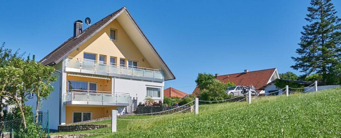 90 M² Ferienwohnung ∙ 3 Schlafzimmer ∙ 6 Gäste - Hüfingen