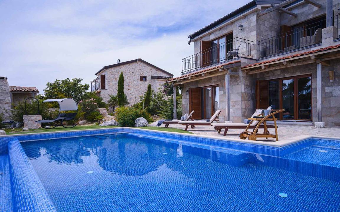 Villa ∙ 4 Bedrooms ∙ 10 Guests - Bol