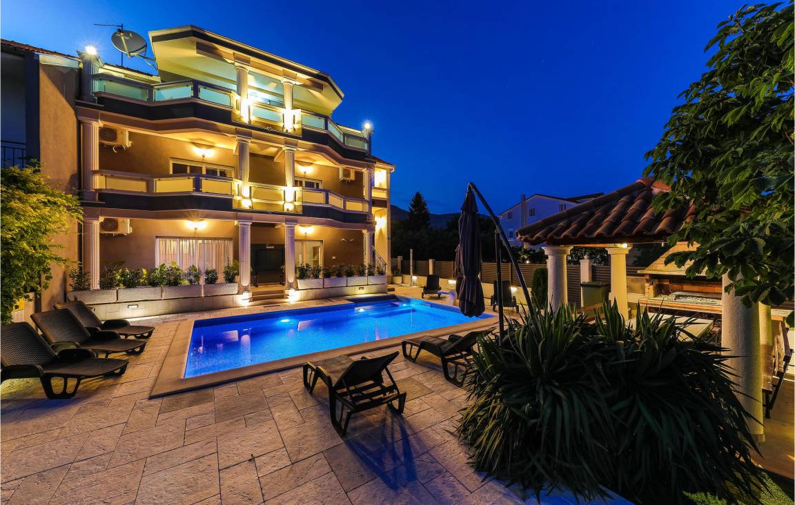 128 M² Apartment ∙ 3 Bedrooms ∙ 8 Guests - Split