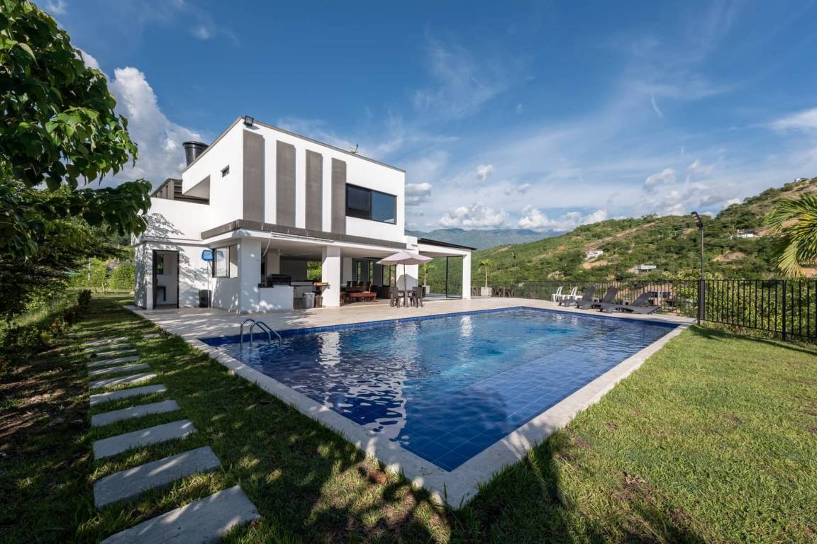 600 M² Villa ∙ 5 Habitaciones ∙ 18 Huéspedes - Sopetrán