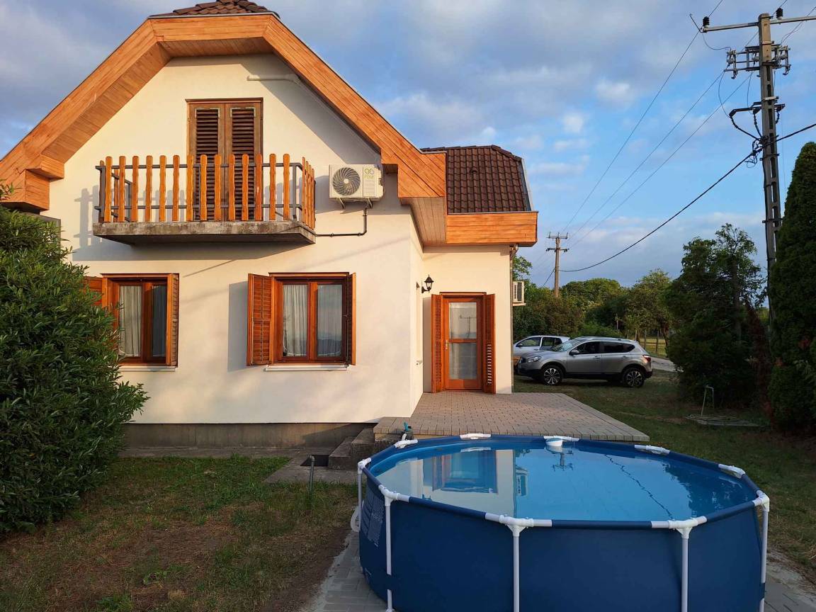 100 M² Ferienhaus ∙ 2 Schlafzimmer ∙ 5 Gäste - Plattensee