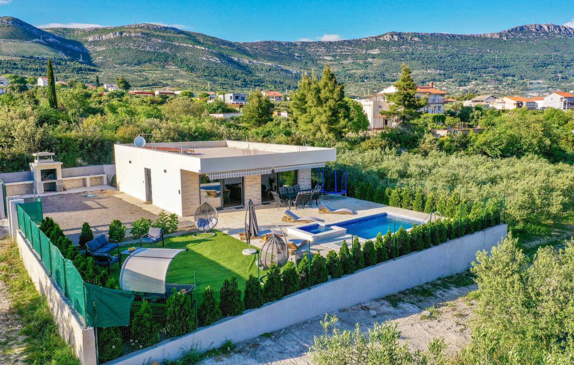 82 M² House ∙ 3 Bedrooms ∙ 8 Guests - Split