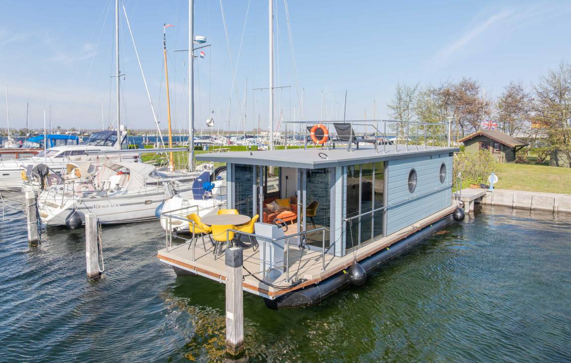 42 M² Houseboat ∙ 2 Bedrooms ∙ 4 Guests - Goes