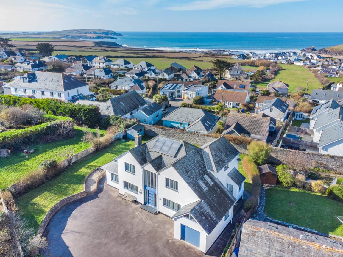 Cottage ∙ 5 Bedrooms ∙ 10 Guests - Constantine Bay