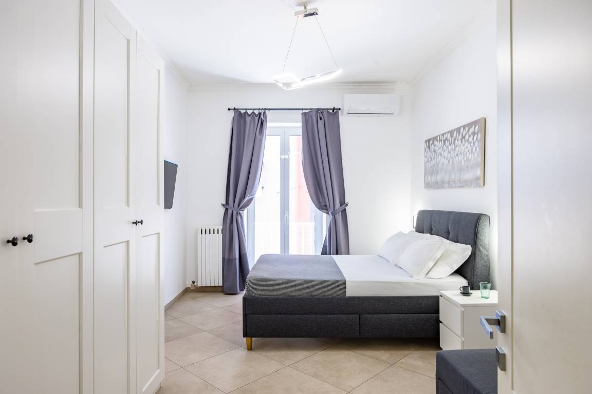 95 M² Apartamento ∙ 2 Habitaciones ∙ 7 Huéspedes - Nápoles