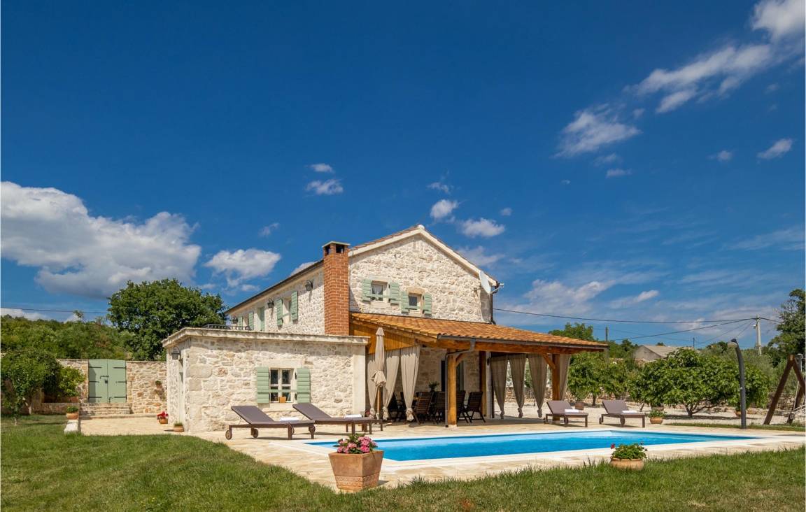 150 M² House ∙ 3 Bedrooms ∙ 8 Guests - Starigrad