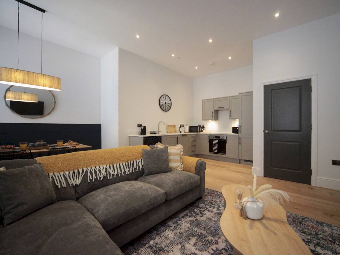 74 M² Apartment ∙ 2 Bedrooms ∙ 4 Guests - Caernarfon