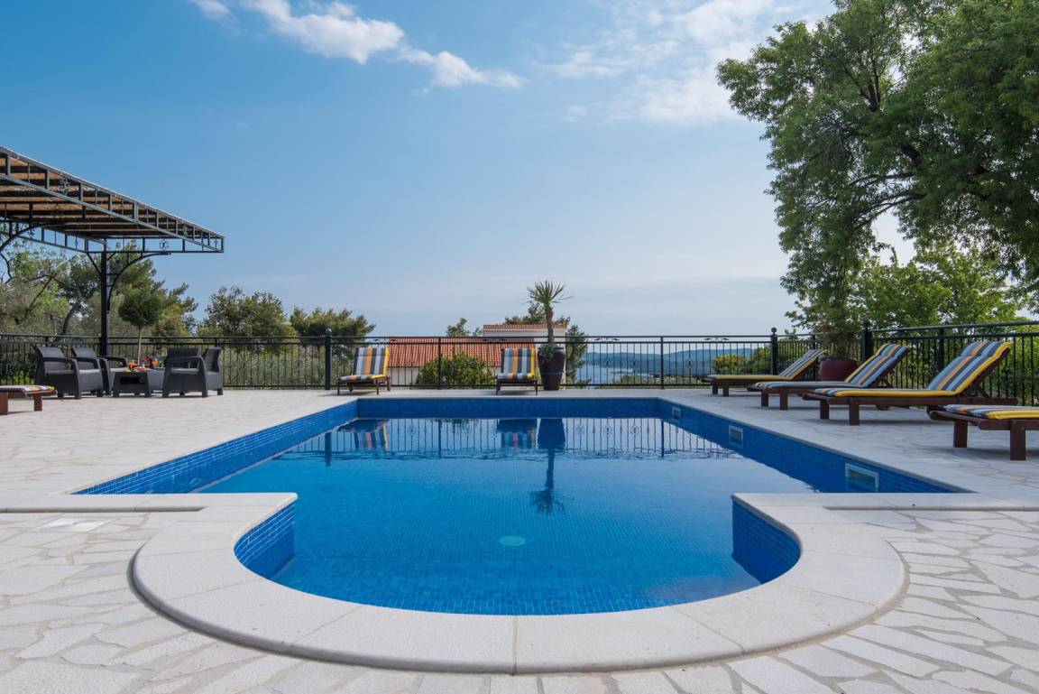 152 M² Villa ∙ 4 Bedrooms ∙ 12 Guests - Korčula