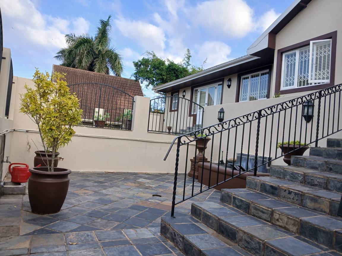 16 M² House ∙ 4 Bedrooms ∙ 9 Guests - Durban