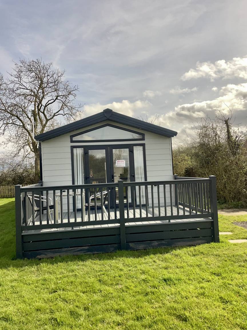 60 M² Chalet ∙ 2 Bedrooms ∙ 4 Guests - England