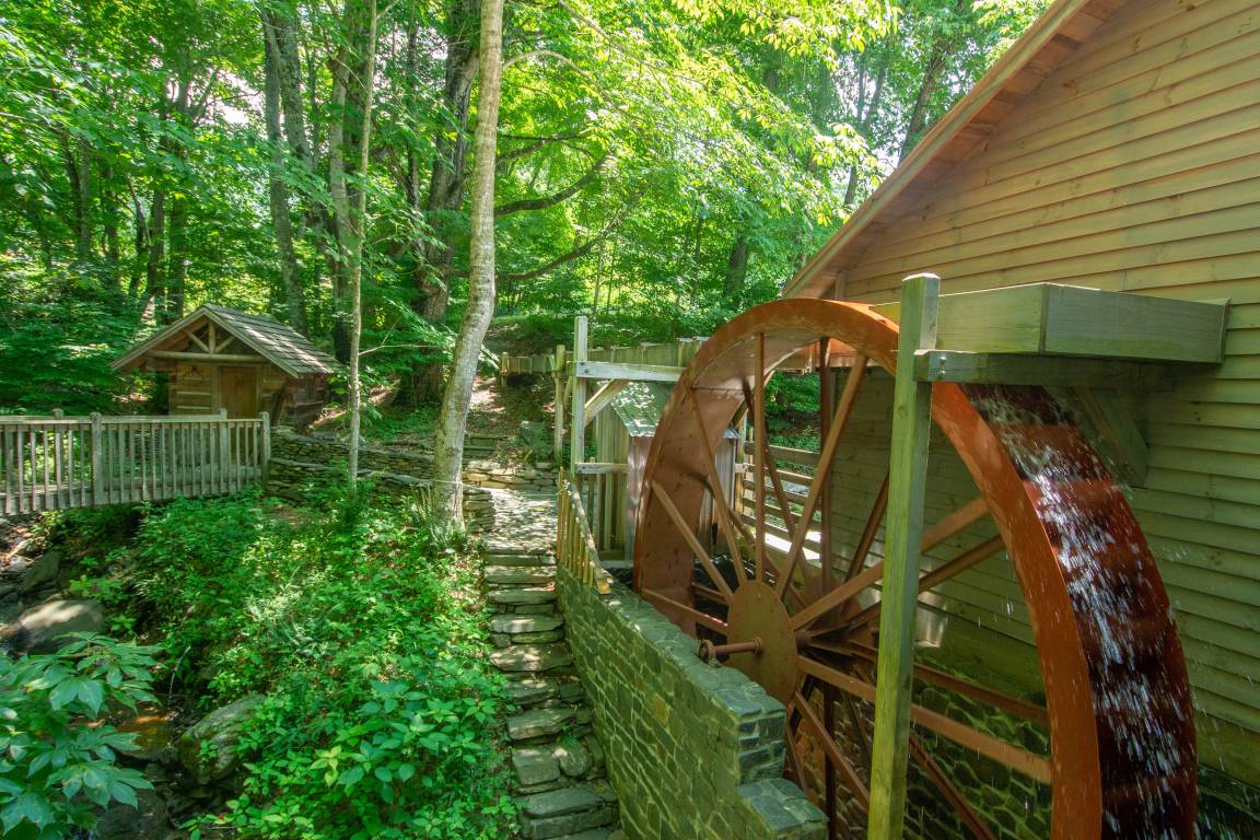 Cabin ∙ 3 Bedrooms ∙ 6 Guests - West Jefferson, NC
