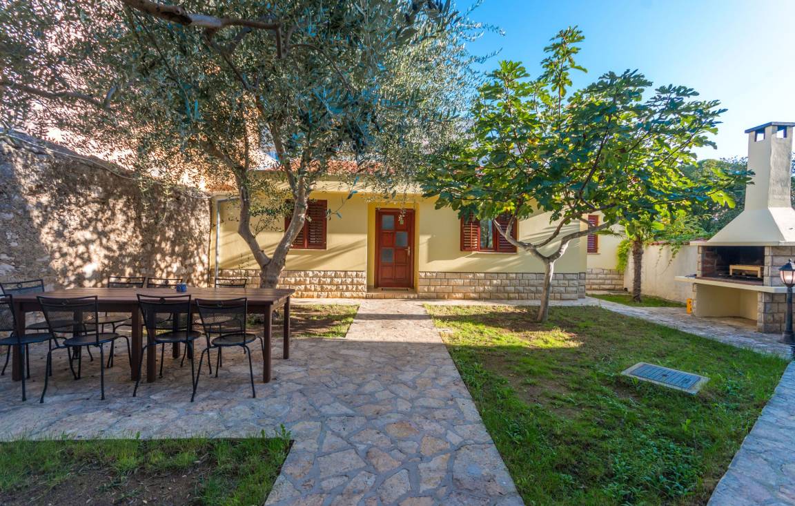 Ferienhaus ∙ 3 Schlafzimmer ∙ 8 Gäste - Sveti Filip i Jakov