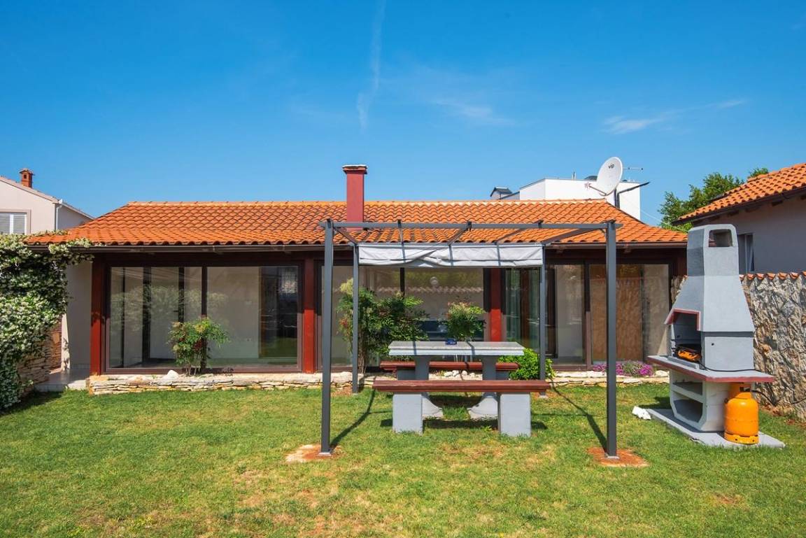 68 M² Ferienhaus ∙ 2 Schlafzimmer ∙ 5 Gäste - Premantura