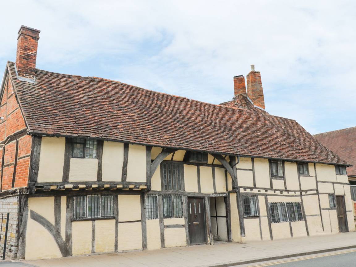 Cottage ∙ 2 Bedrooms ∙ 4 Guests - Stratford-upon-Avon