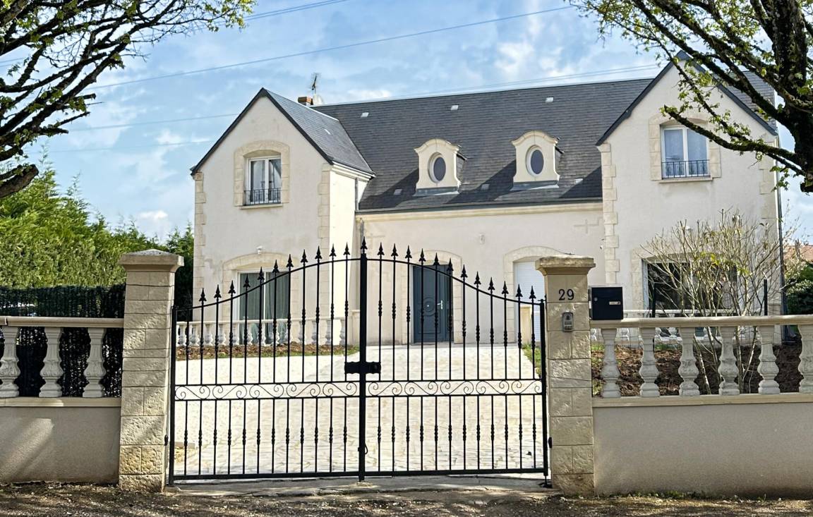 240 M² Maison De Vacances ∙ 6 Chambres ∙ 15 Personnes - Blois