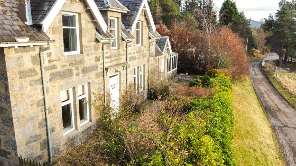 152 M² Cottage ∙ 4 Bedrooms ∙ 8 Guests - Loch Laggan