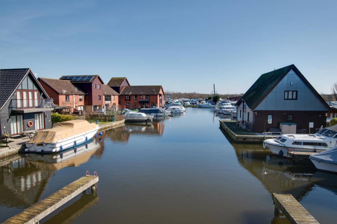 Cottage ∙ 3 Bedrooms ∙ 6 Guests - Wroxham