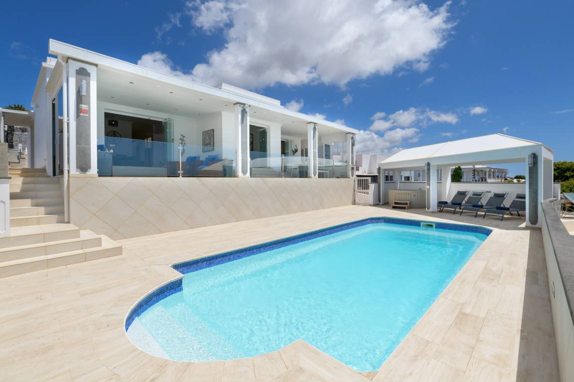 200 M² Chalet ∙ 4 Bedrooms ∙ 8 Guests - Lanzarote