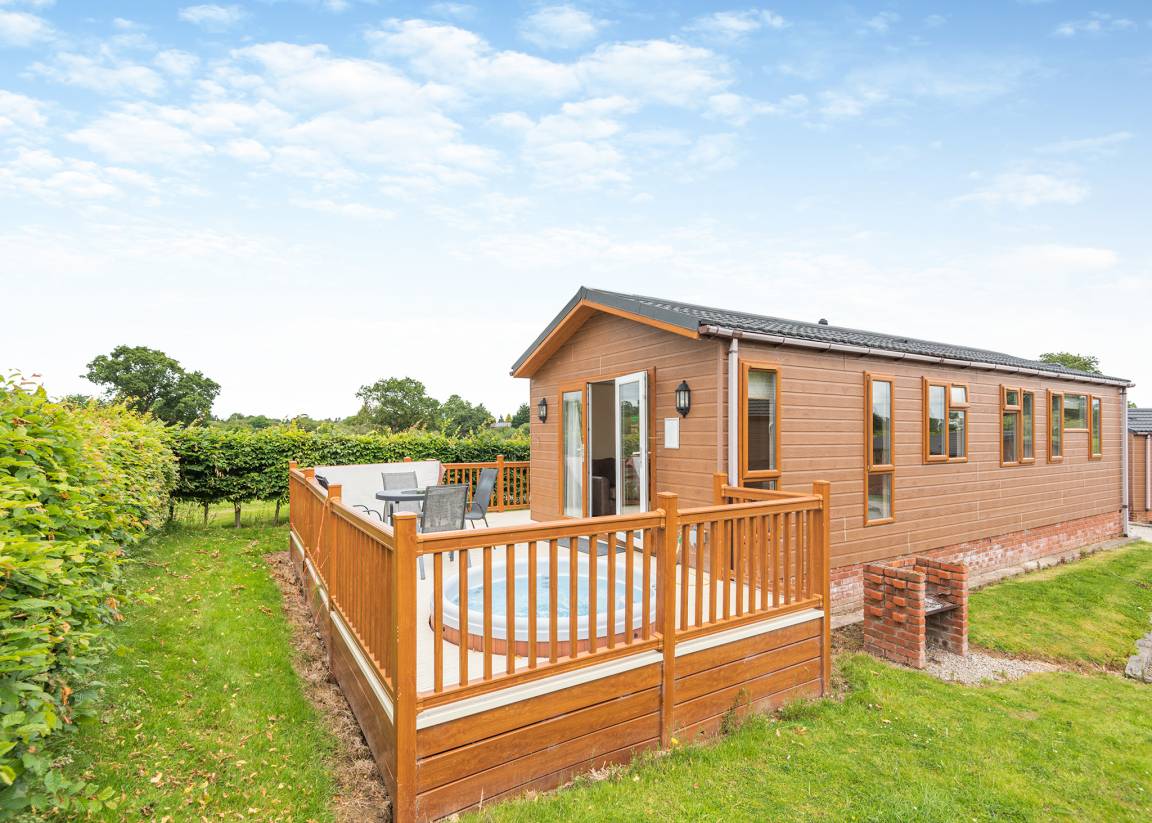 Chalet ∙ 2 Bedrooms ∙ 4 Guests - West Midlands