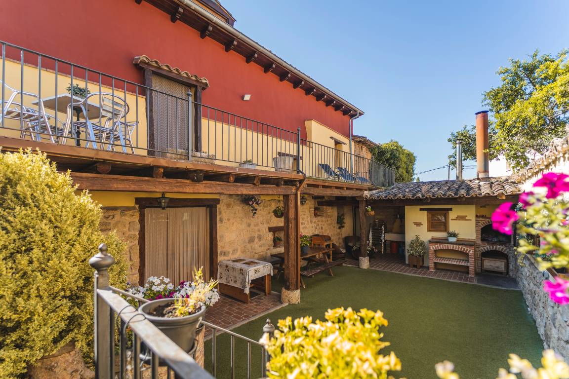 300 M² Casa ∙ 6 Habitaciones ∙ 16 Huéspedes - Castrojeriz