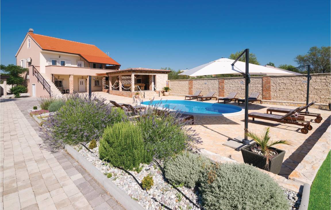 162 M² Huis ∙ 5 Slaapkamers ∙ 12 Gasten - Kroatië